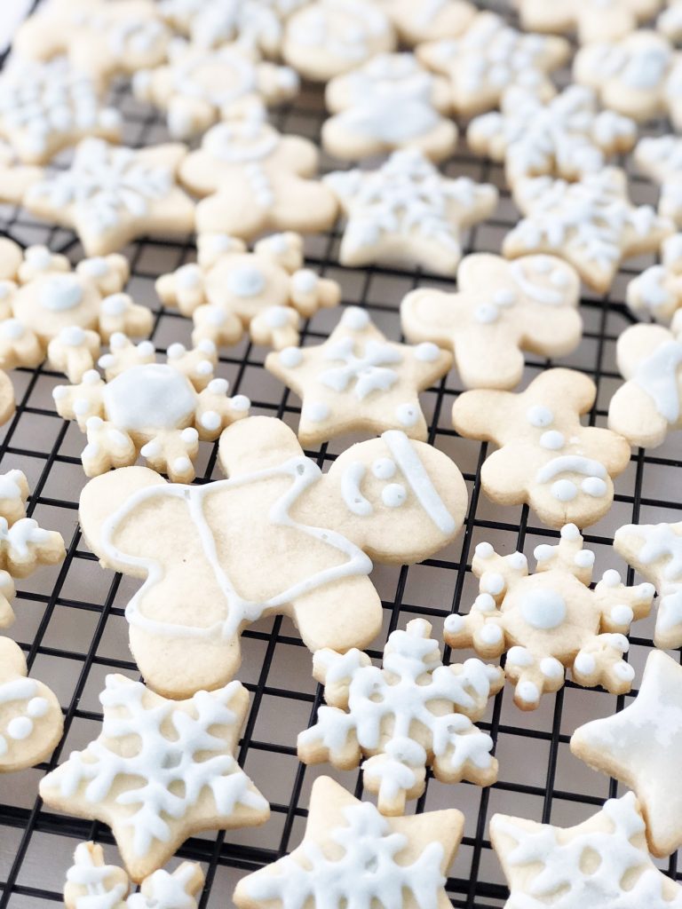 Iced Winter Sugar Cookies - A Pretty Life In The Suburbs