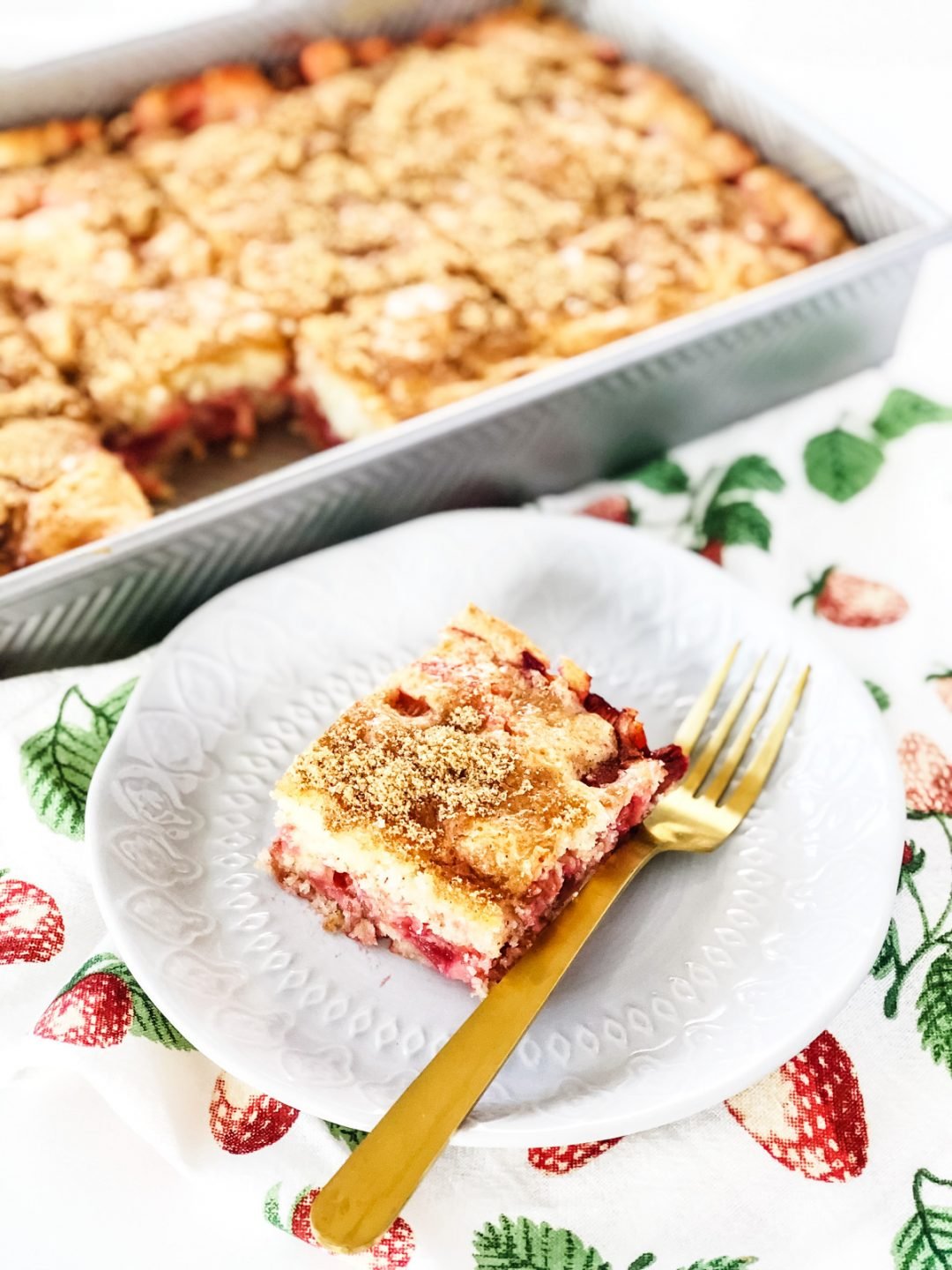 Easy Strawberry Rhubarb Cake (with Strawberry Jello) - A Pretty Life In ...