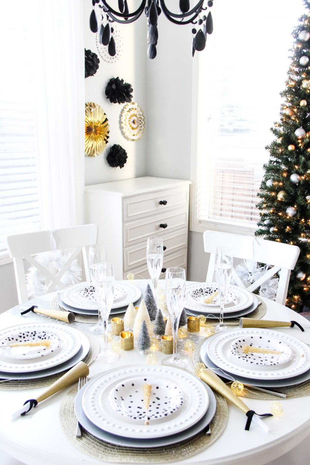 An Easy New Year's Eve Table - A Pretty Life In The Suburbs
