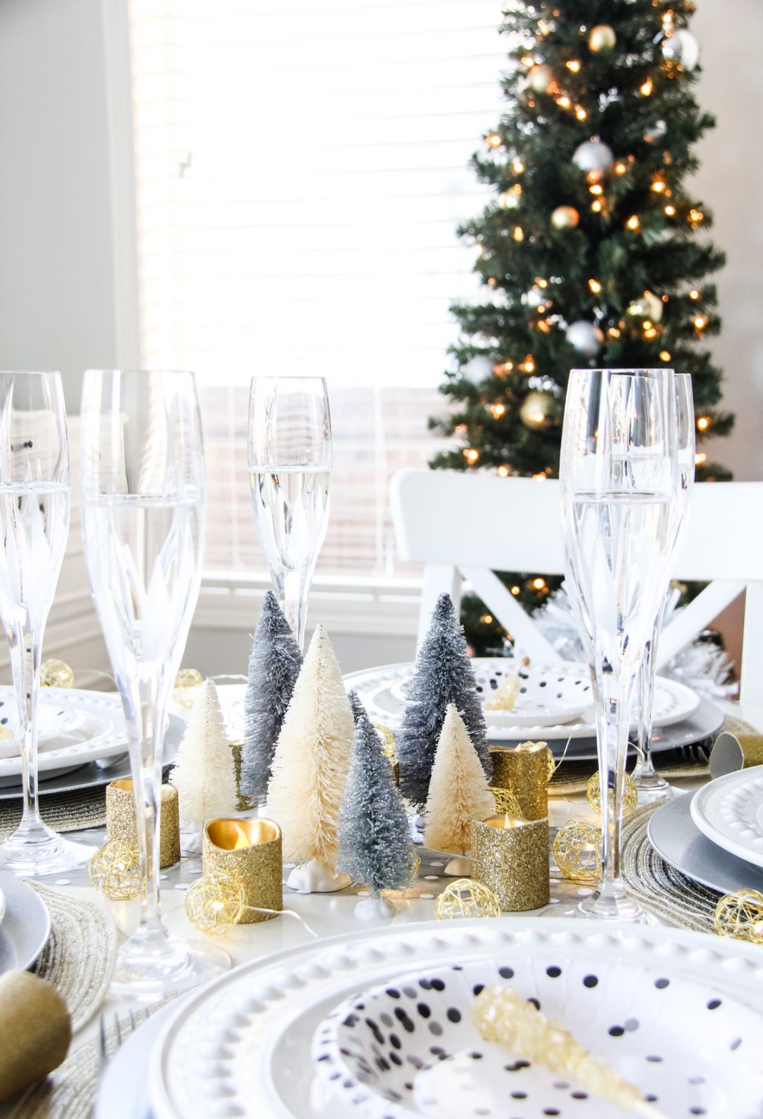An Easy New Year's Eve Table - A Pretty Life In The Suburbs