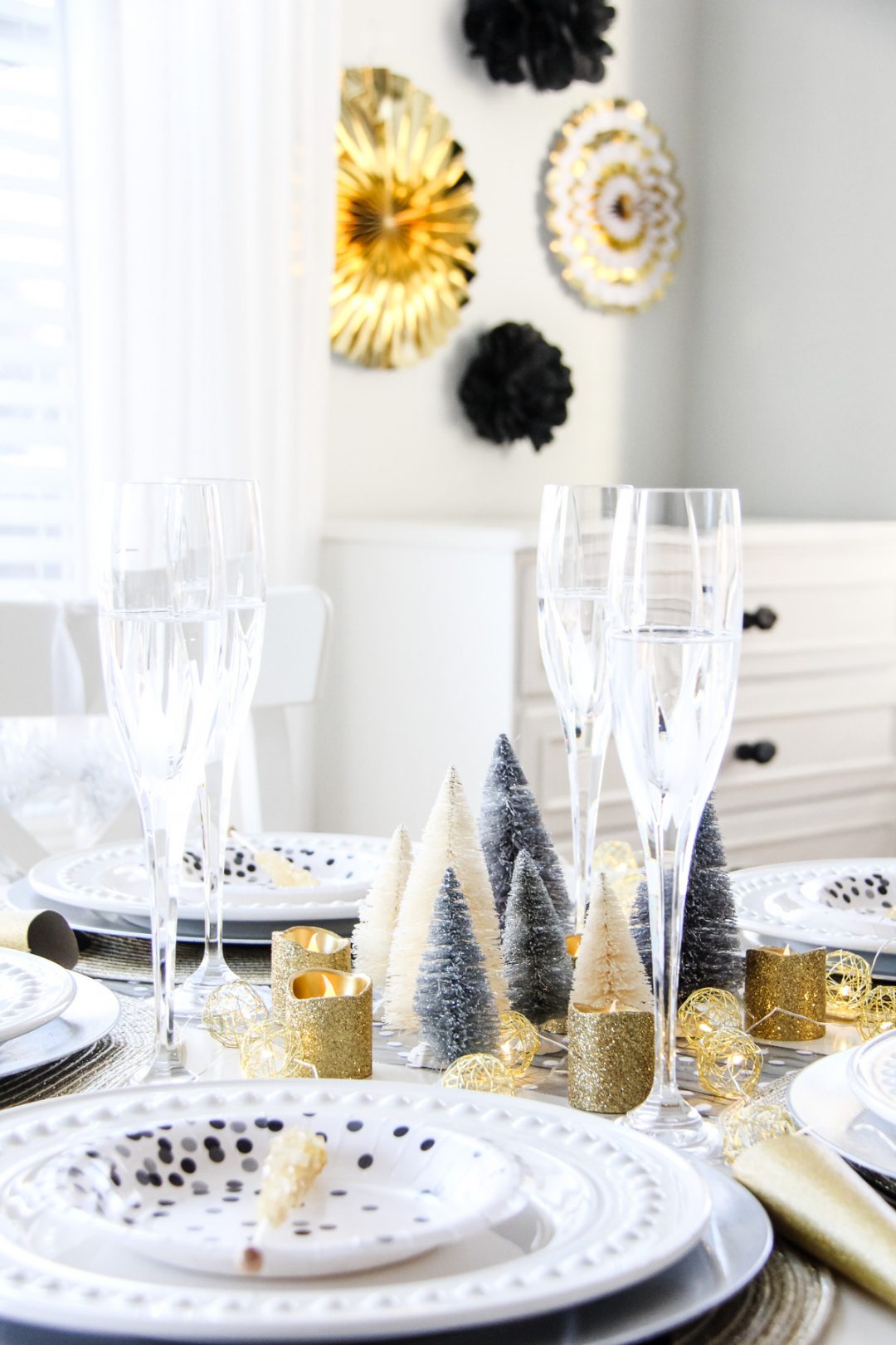 An Easy New Year's Eve Table - A Pretty Life In The Suburbs