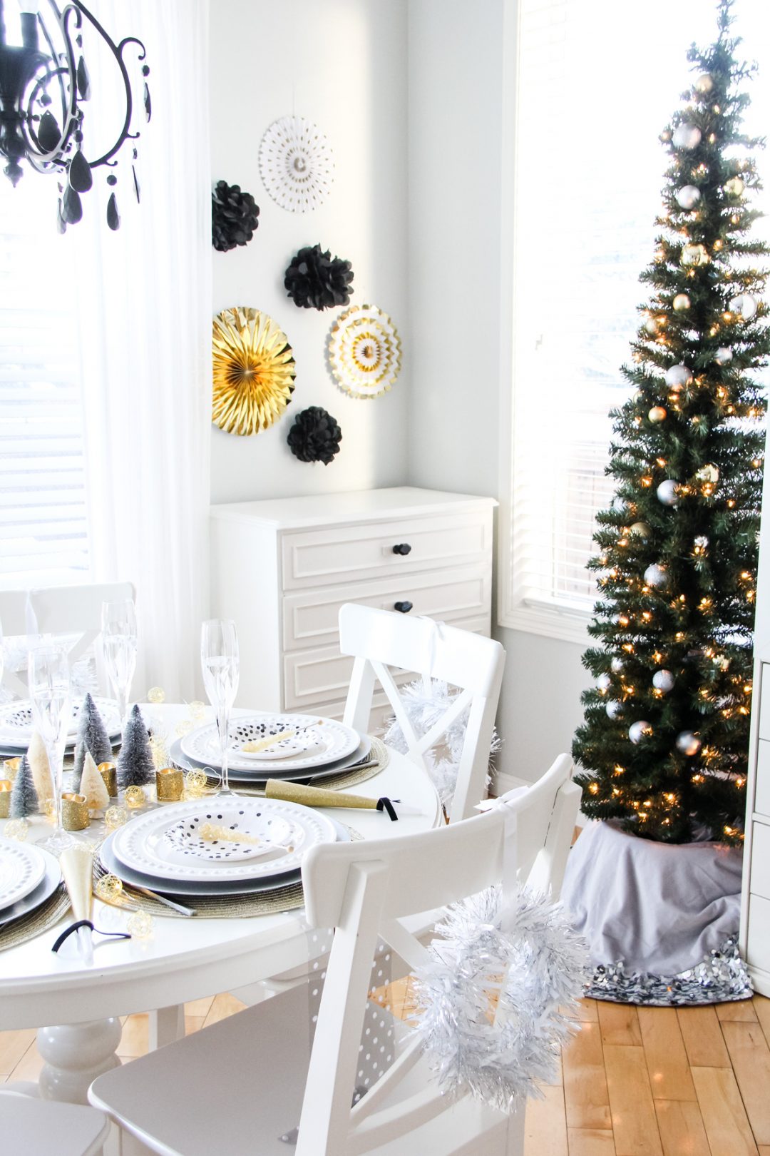 An Easy New Year's Eve Table - A Pretty Life In The Suburbs
