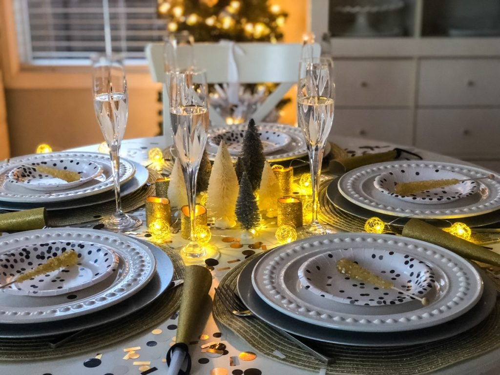 An Easy New Year's Eve Table - A Pretty Life In The Suburbs