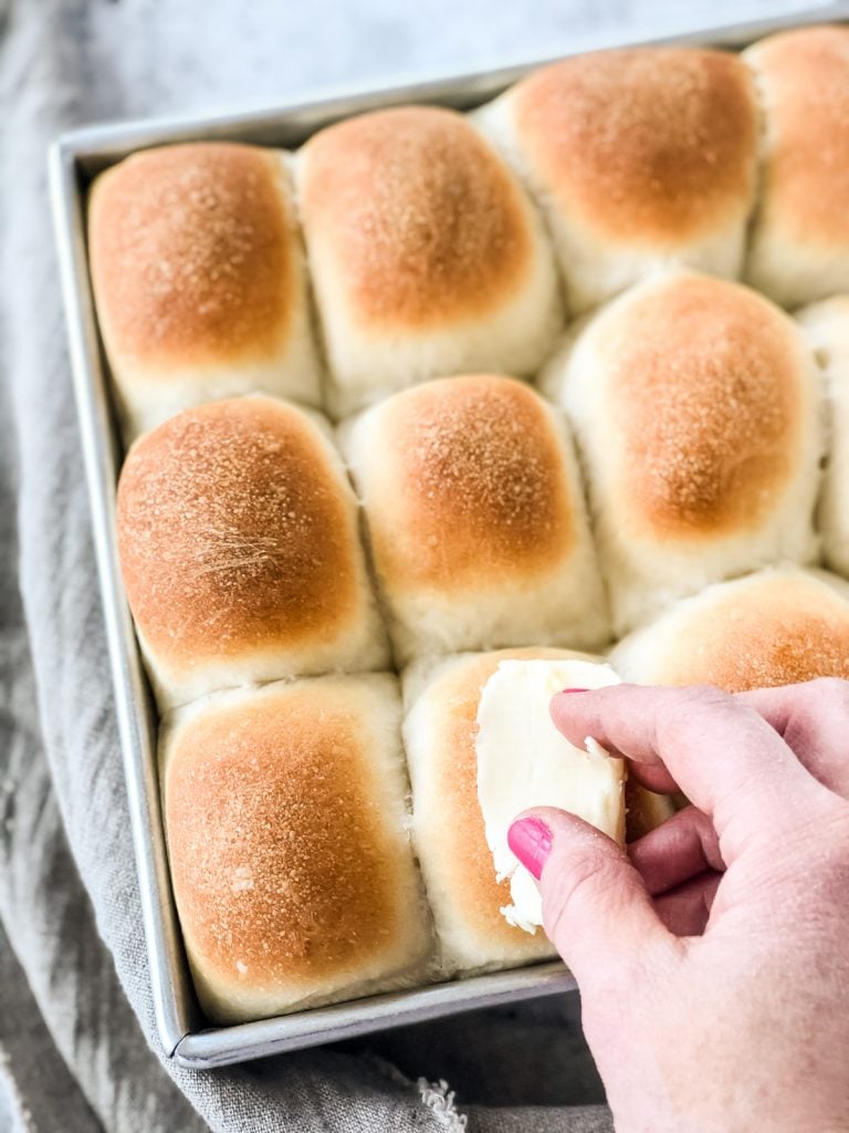Homemade Bread Machine Dinner Buns - A Pretty Life In The Suburbs