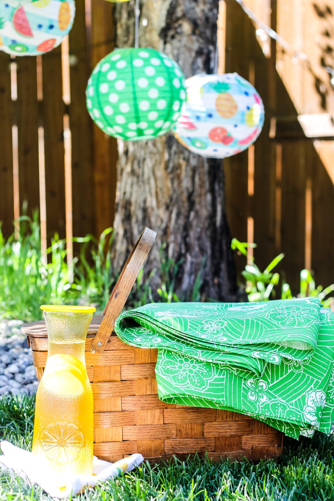 How To Plan A Perfect Picnic: Easy And Delicious Ideas - A Pretty Life ...