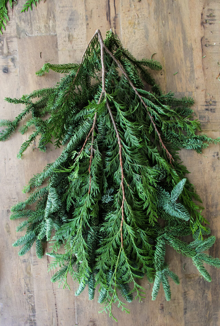 How to Make a Christmas Swag - A Pretty Life In The Suburbs