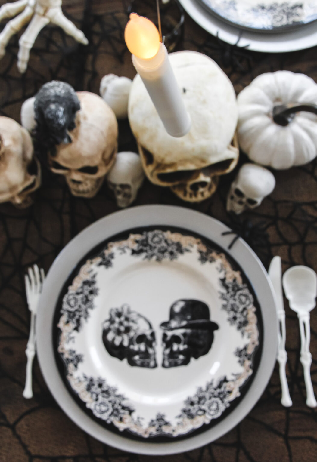 Halloween Table Setting - A Pretty Life In The Suburbs